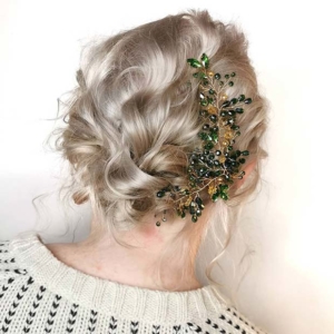 21 Easy Christmas Hairstyles to Wear This Holiday Season - StayGlam